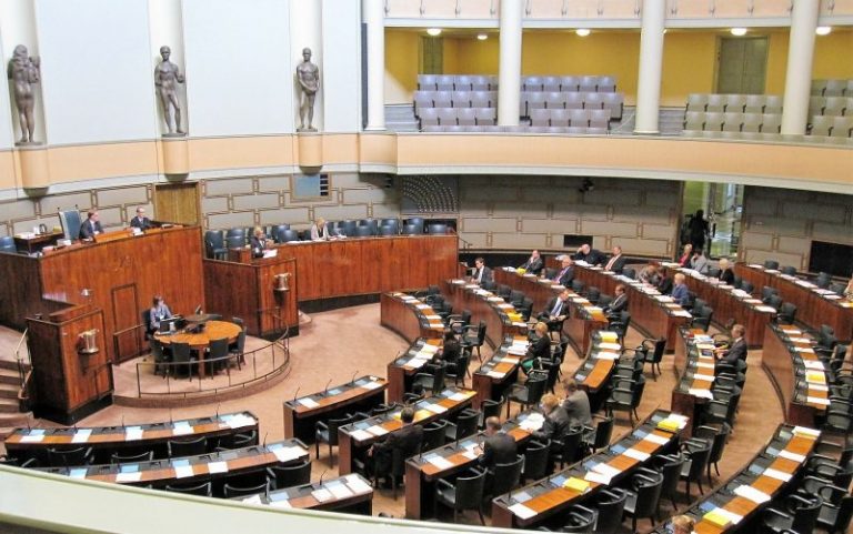 Autocracia | Qué es, características, historia, ventajas, desventajas ...