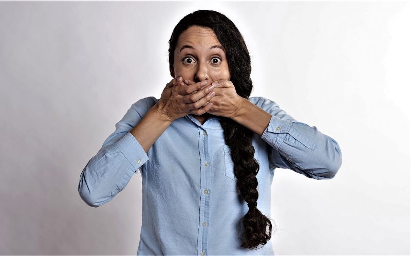 Coprolalia | Qué es, causas, síntomas, diagnóstico, tratamiento