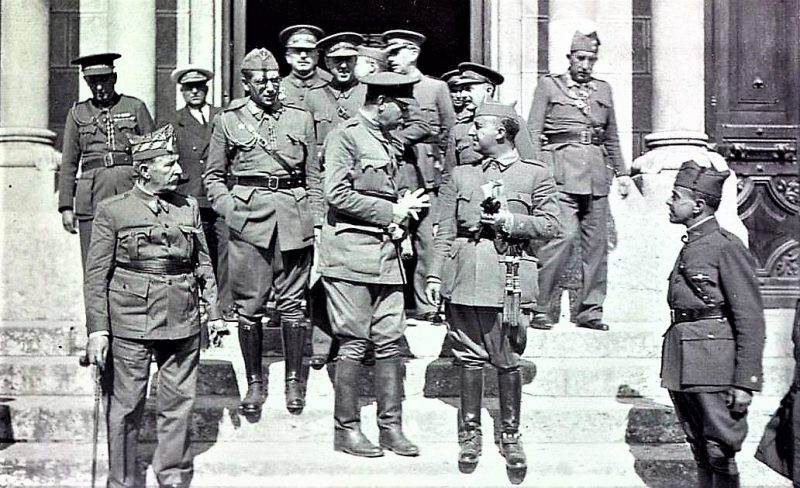 Autoritarismo | Qué es, características, tipos, ventajas, desventajas, historia