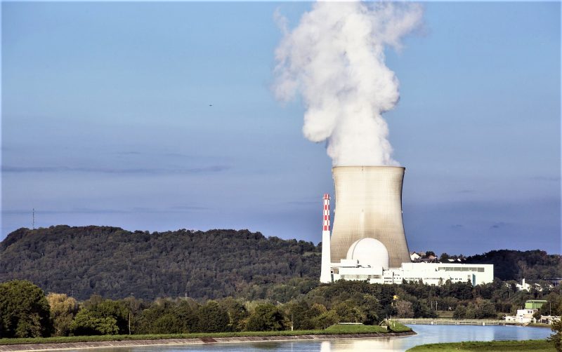 Fisión nuclear | Qué es, características, aplicaciones, ventajas ...