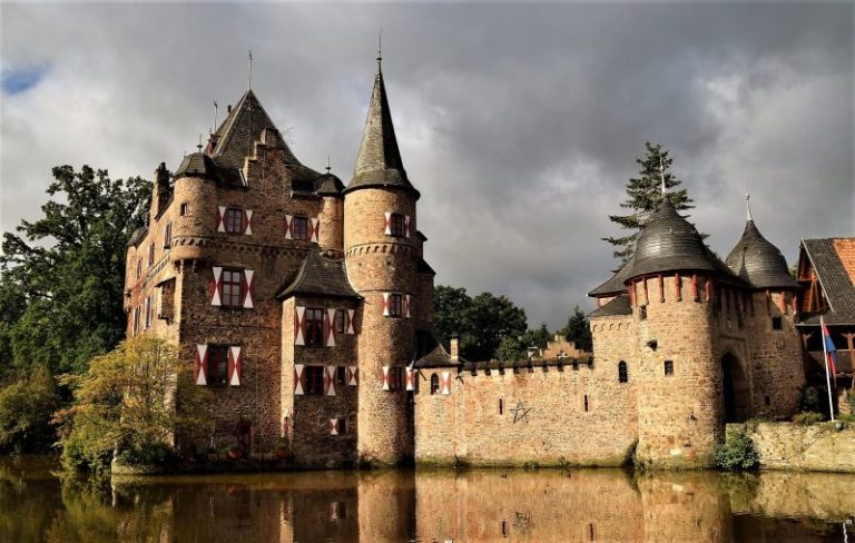 Gothic art | What is, characteristics, origin, importance, sculpture ...