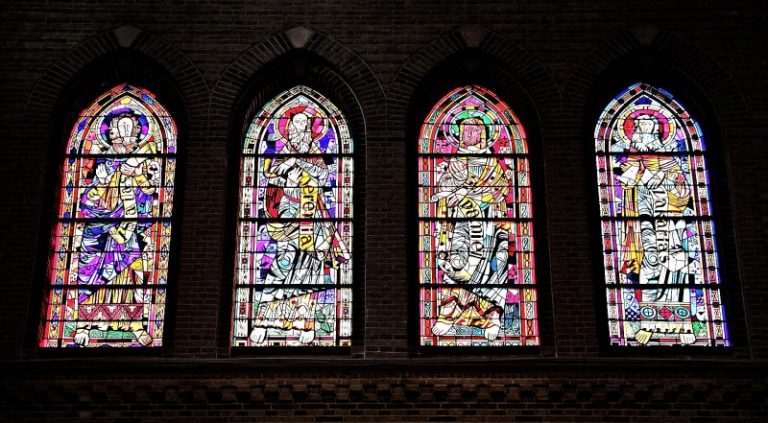 Vitral | Qué es, características, origen, tipos, técnicas, función ...