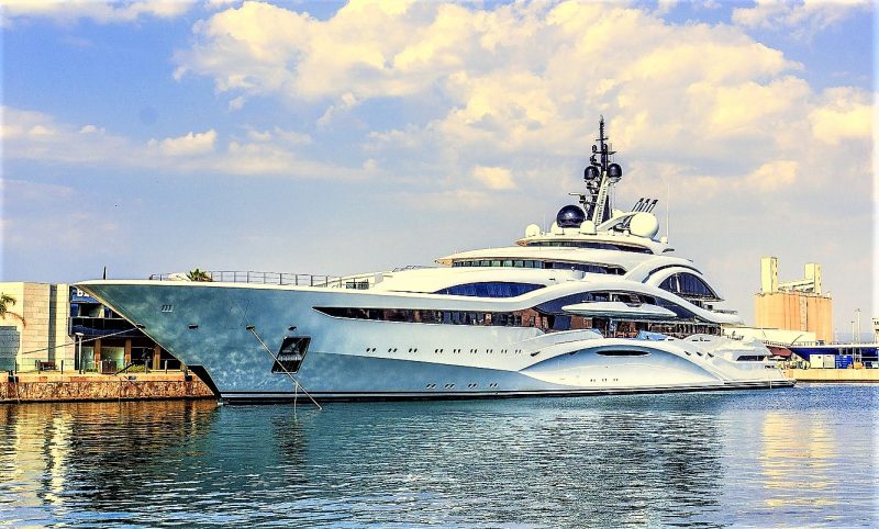 Bienes suntuarios | Qué son, características, impuestos, ejemplos ...