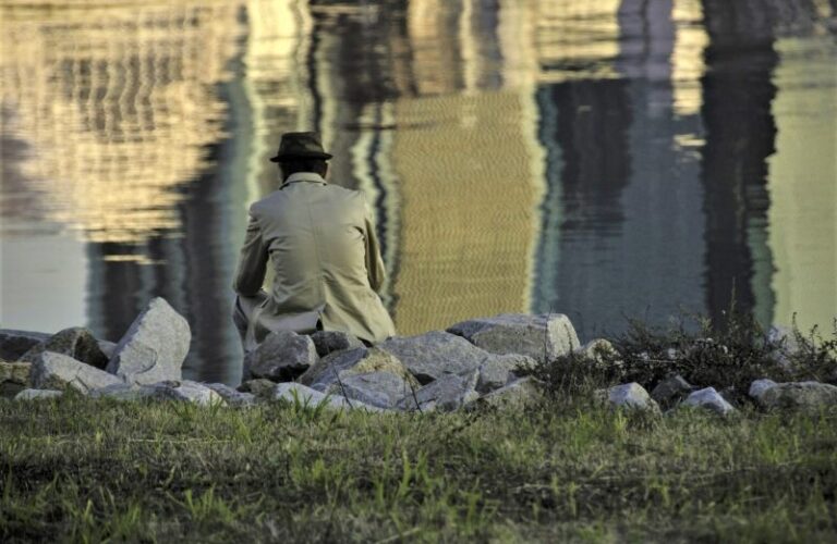 Monismo | Qué es, características, historia, tipos | Metafísico, teológico