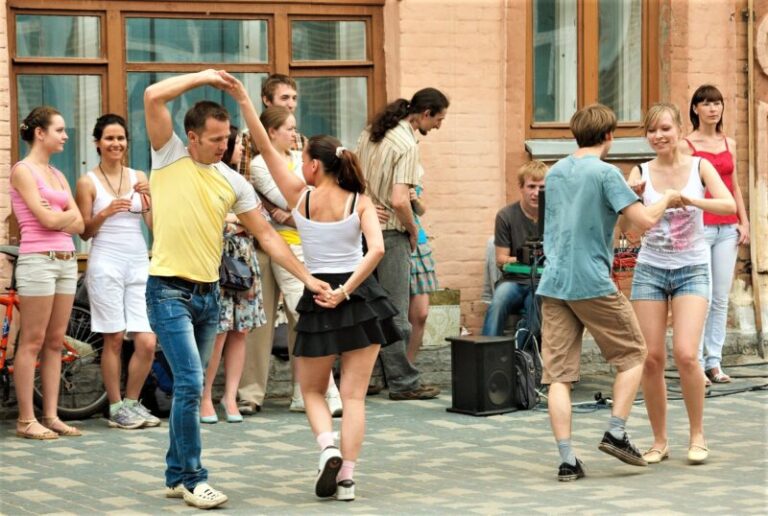 Bachata | Qué es, características, historia, tipos, instrumentos ...